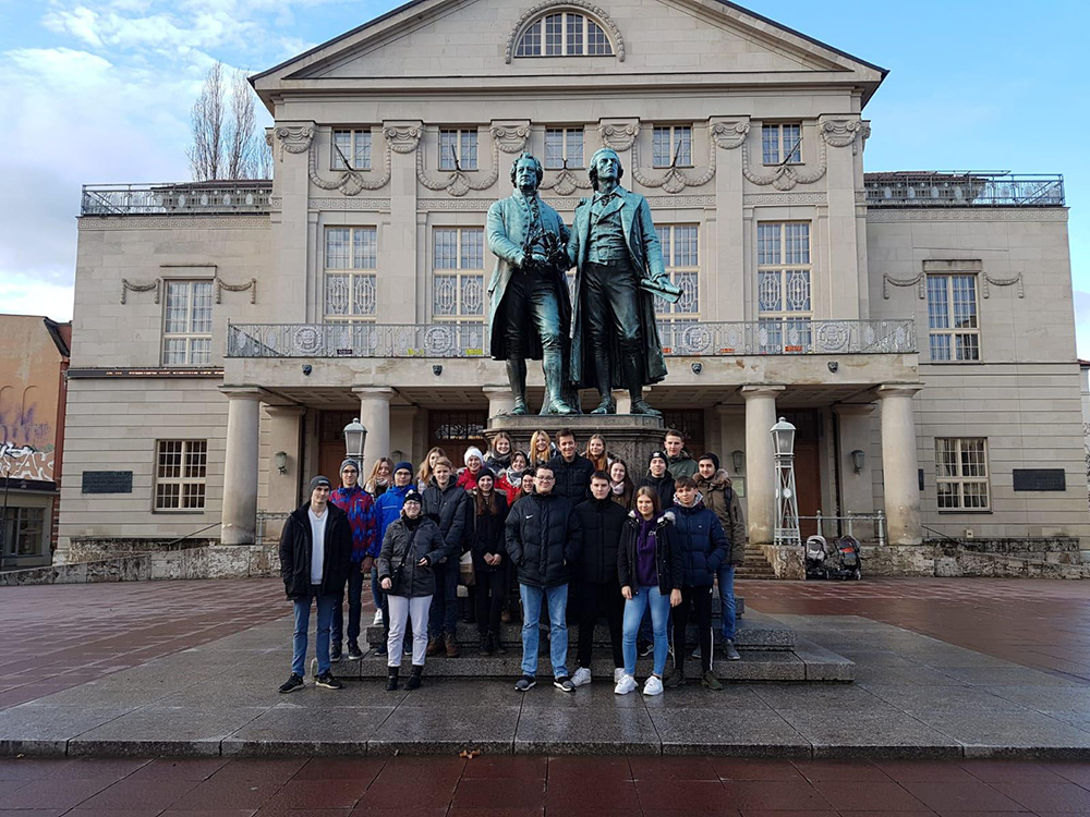 Maristen-Gymnasium Furth - Auf Du und Du mit Goethe und Schiller